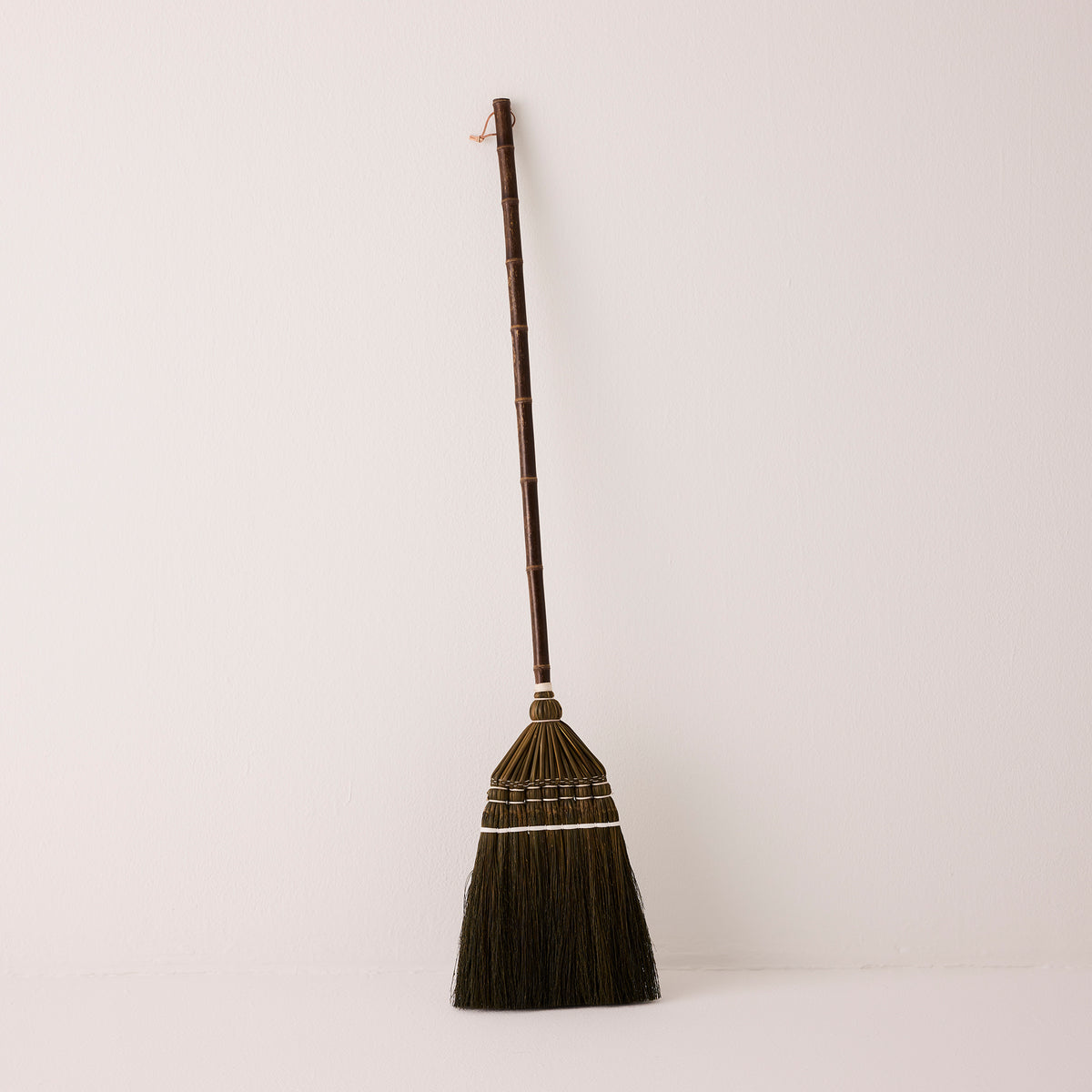 Bamboo Handle Broom - Olive & White – Goodee